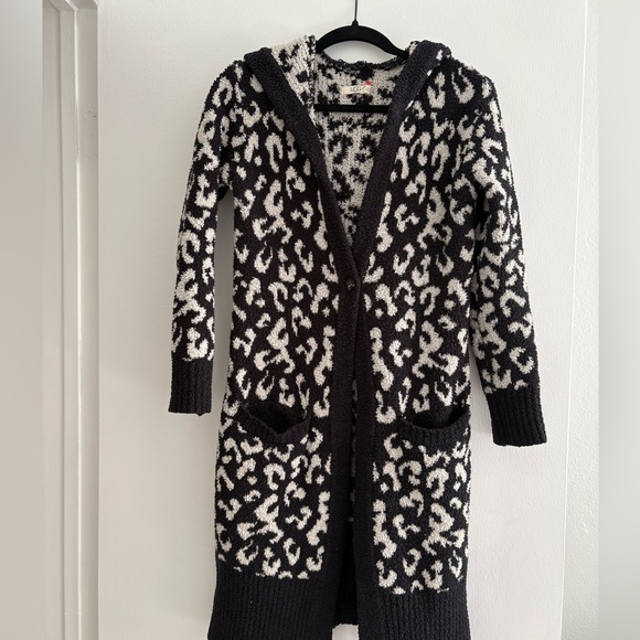 UGG | Sweaters | Ugg Judith Black And White Knit Fabric | Poshmark